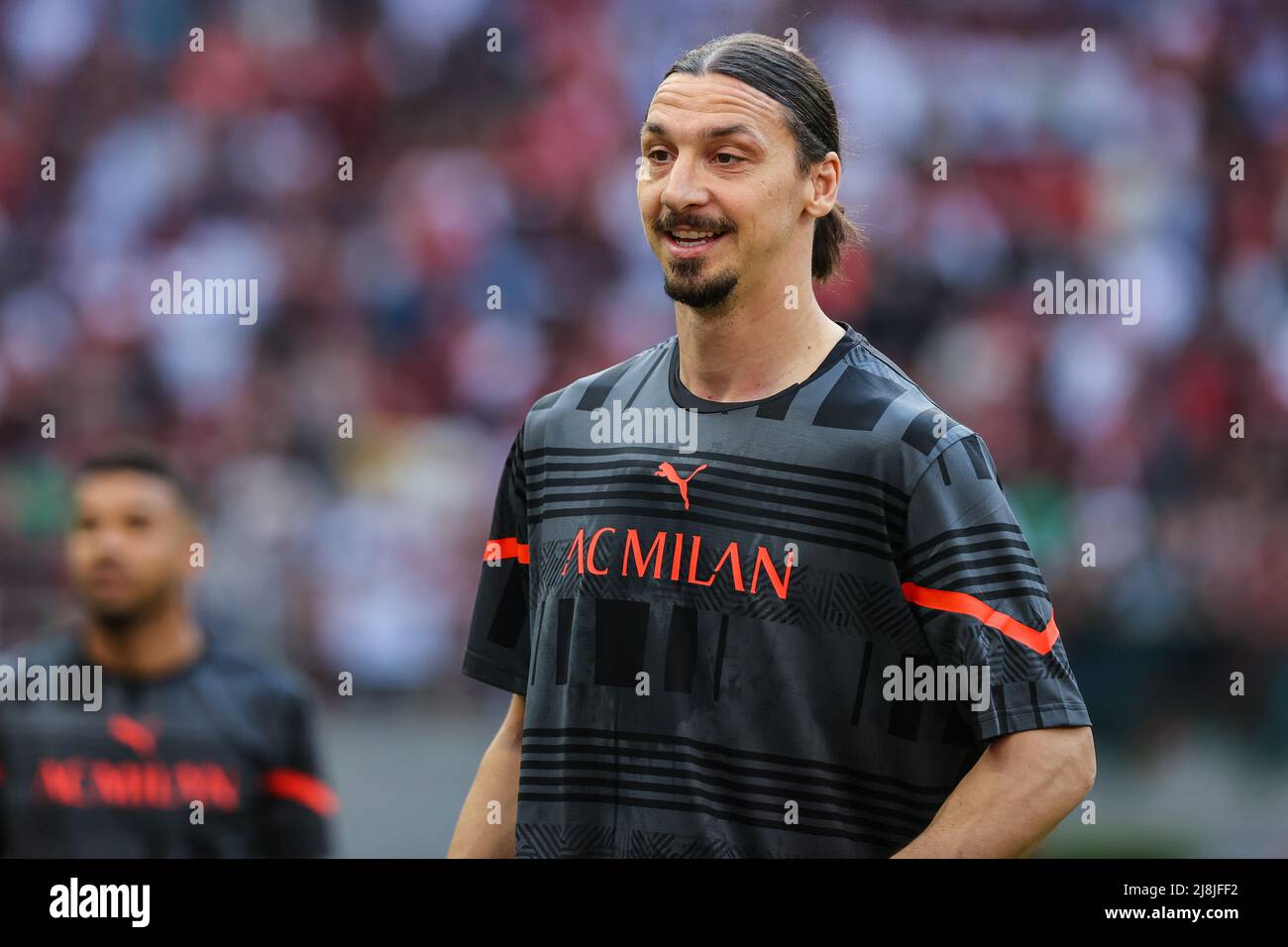 Zlatan Ibrahimovic of AC Milan warms up during the Serie A 2021/22 ...