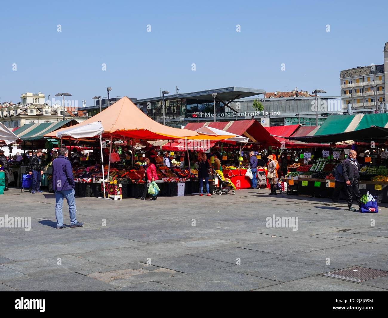 People shopping at the outdoor Mercado Centrale Torino market, Turin ...