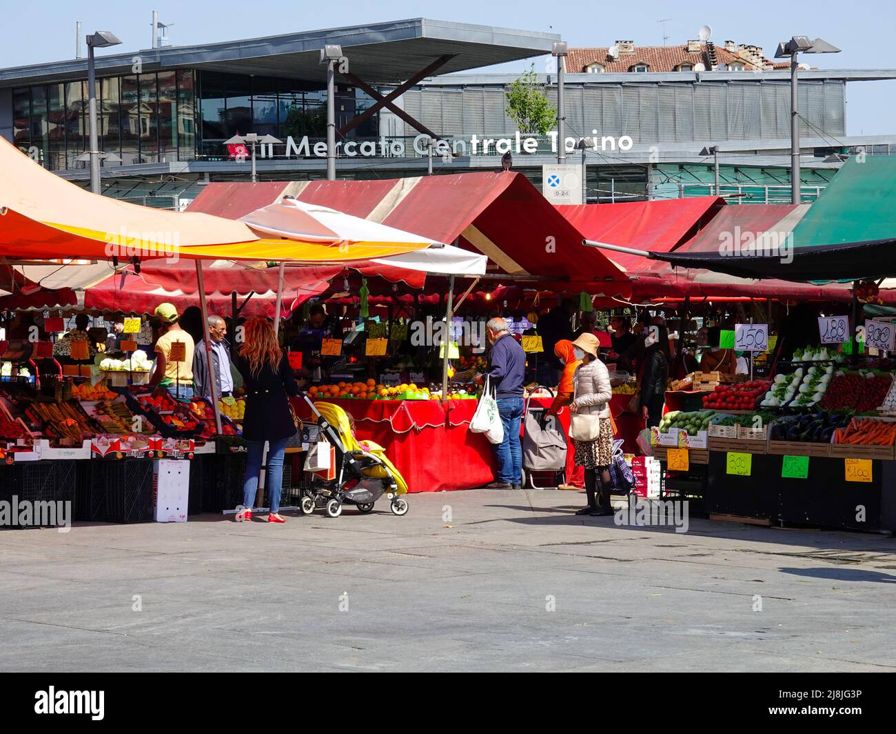 People shopping at the outdoor Mercado Centrale Torino market, Turin ...