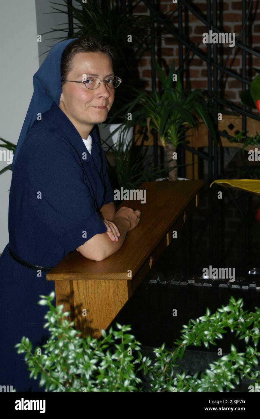 Ladna zakonnica hi-res stock photography and images - Alamy