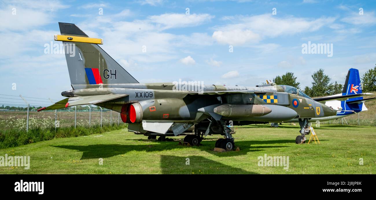 Jaguar military aircraft hi-res stock photography and images - Alamy