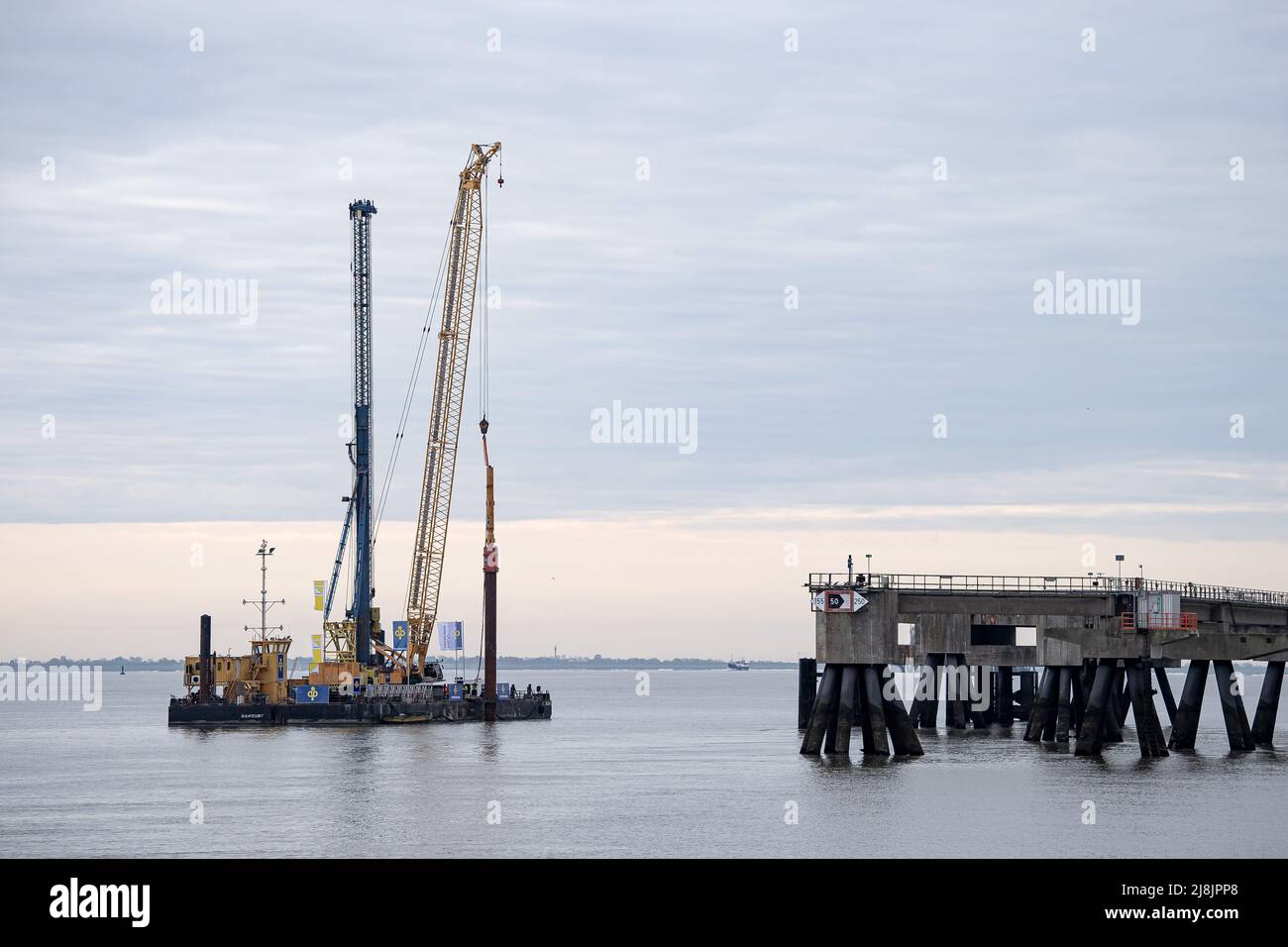 Floating storage regasification units hi-res stock photography and ...