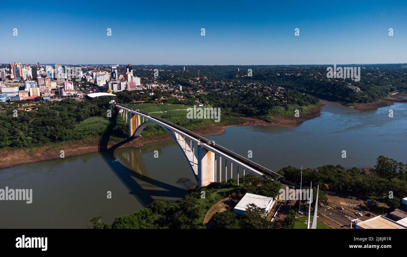 Friendship bridge river parana hi-res stock photography and images - Alamy