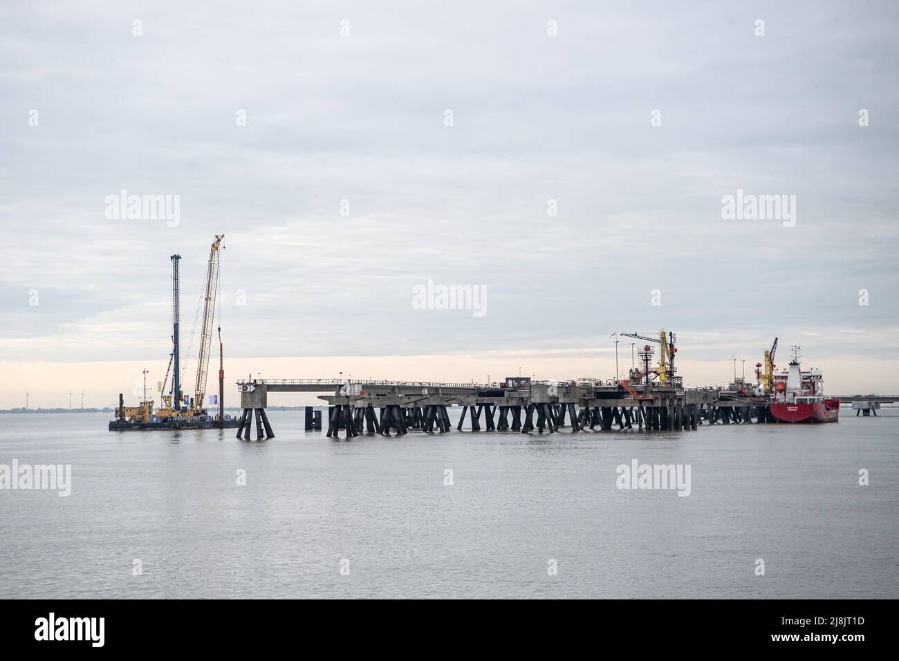 Floating storage regasification units hi-res stock photography and ...
