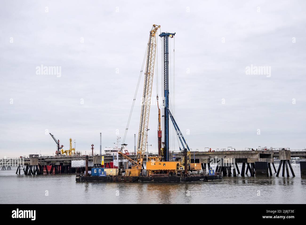 Floating storage regasification units hi-res stock photography and ...