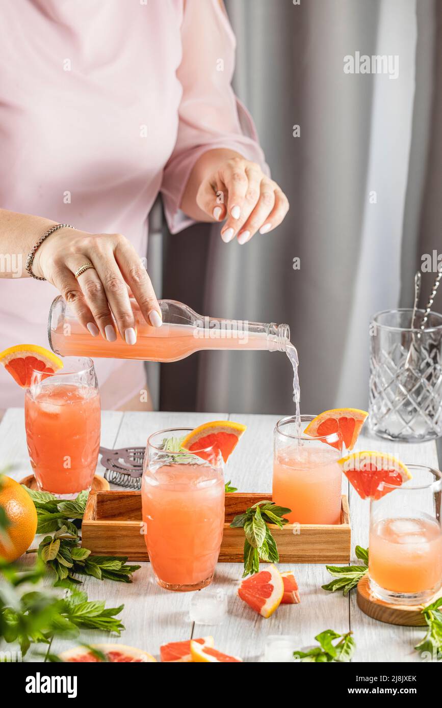 Mocktails preparing hi-res stock photography and images - Alamy