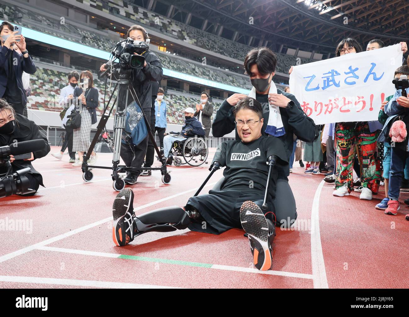 Tokyo, Japan. 16th May, 2022. Japanese sports writer born without arms ...