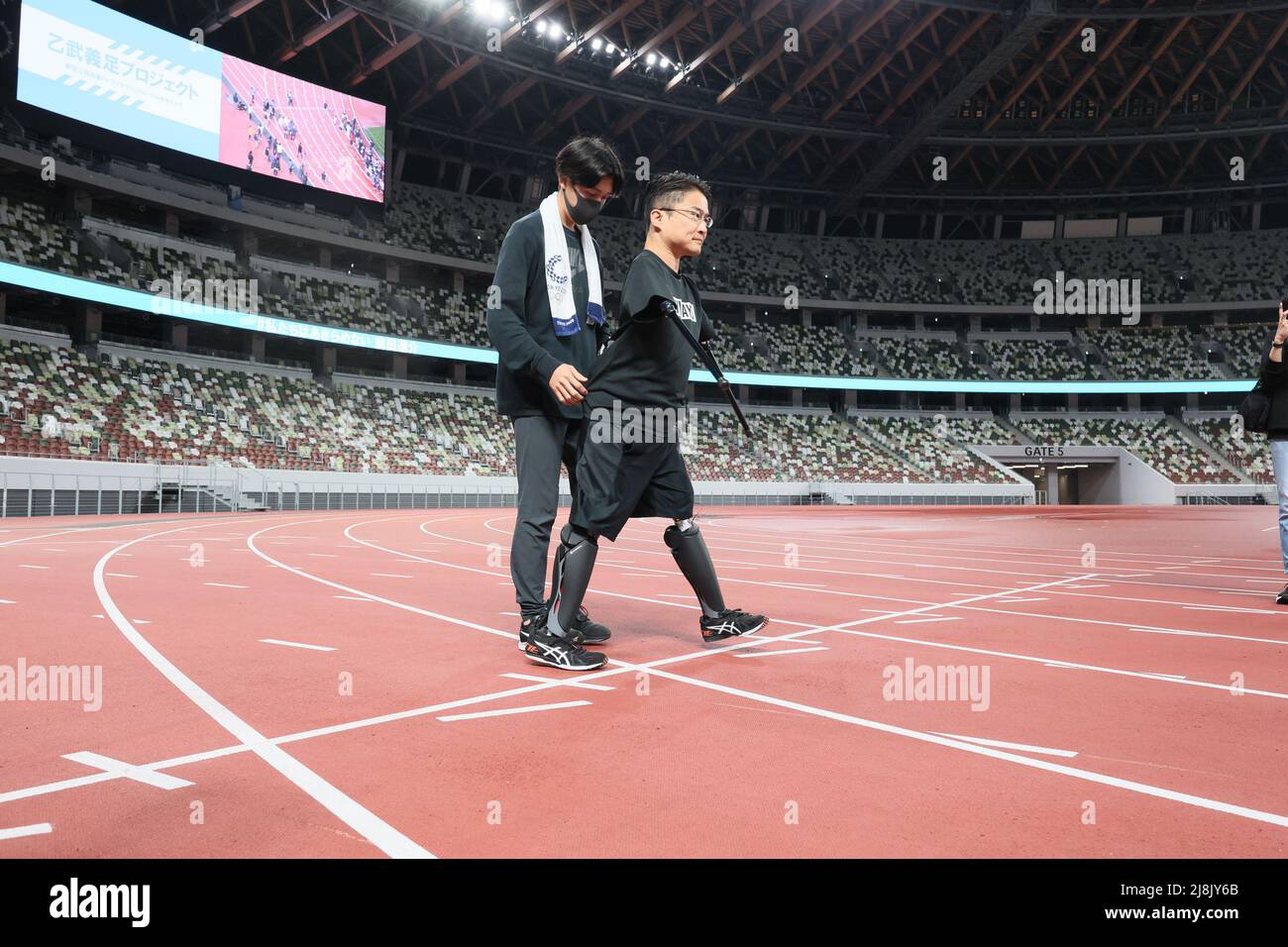 Tokyo, Japan. 16th May, 2022. Japanese sports writer born without arms ...