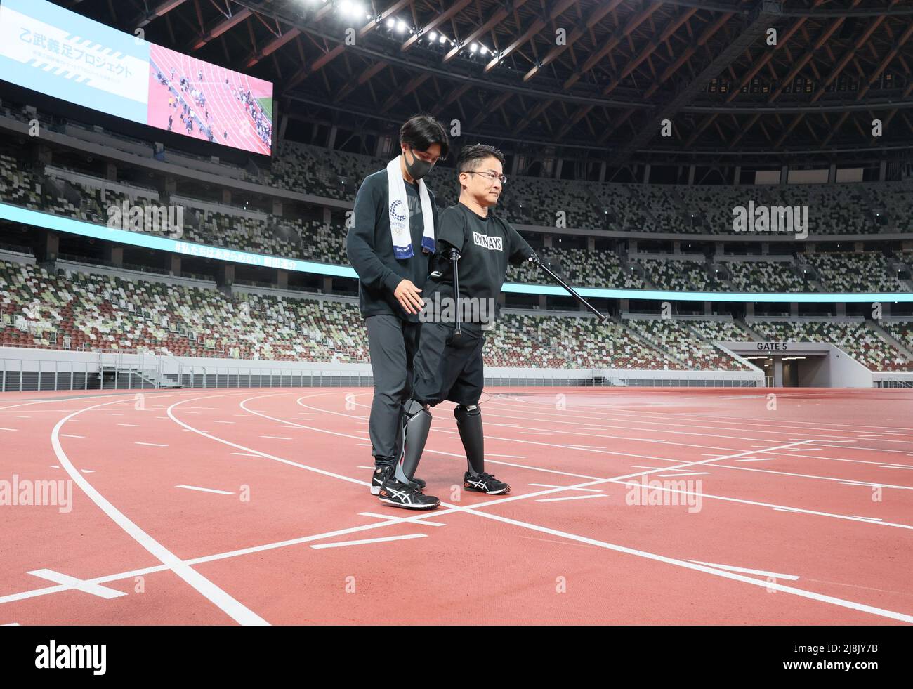 Tokyo, Japan. 16th May, 2022. Japanese sports writer born without arms ...