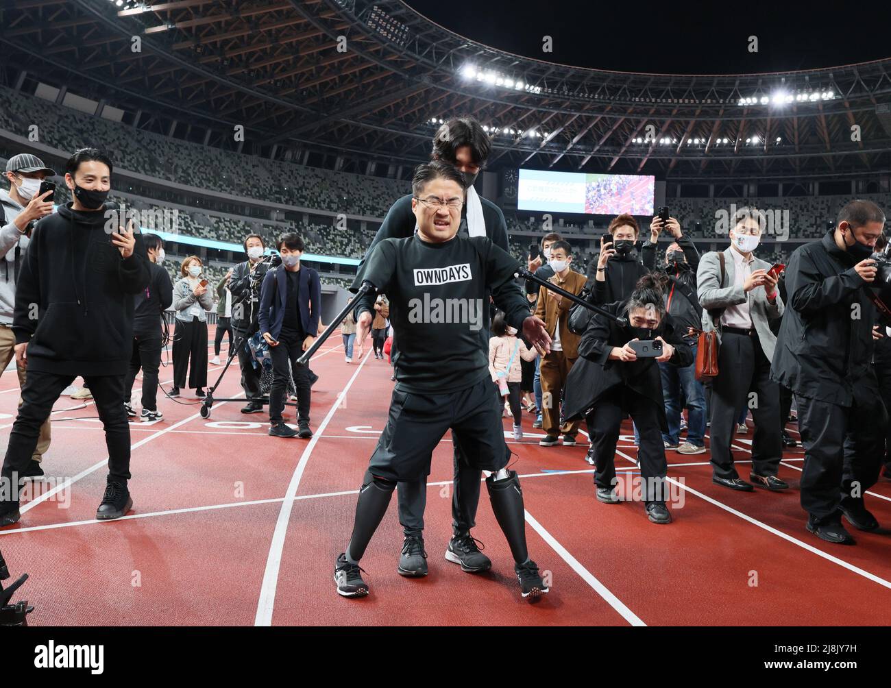 Tokyo, Japan. 16th May, 2022. Japanese sports writer born without arms ...