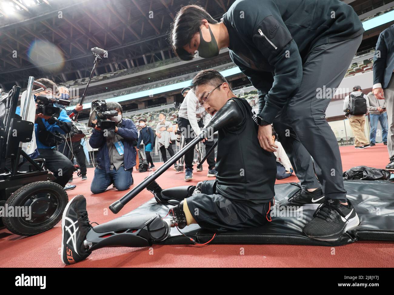 Tokyo, Japan. 16th May, 2022. Japanese sports writer born without arms ...