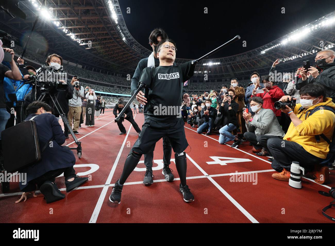 Tokyo, Japan. 16th May, 2022. Japanese sports writer born without arms ...