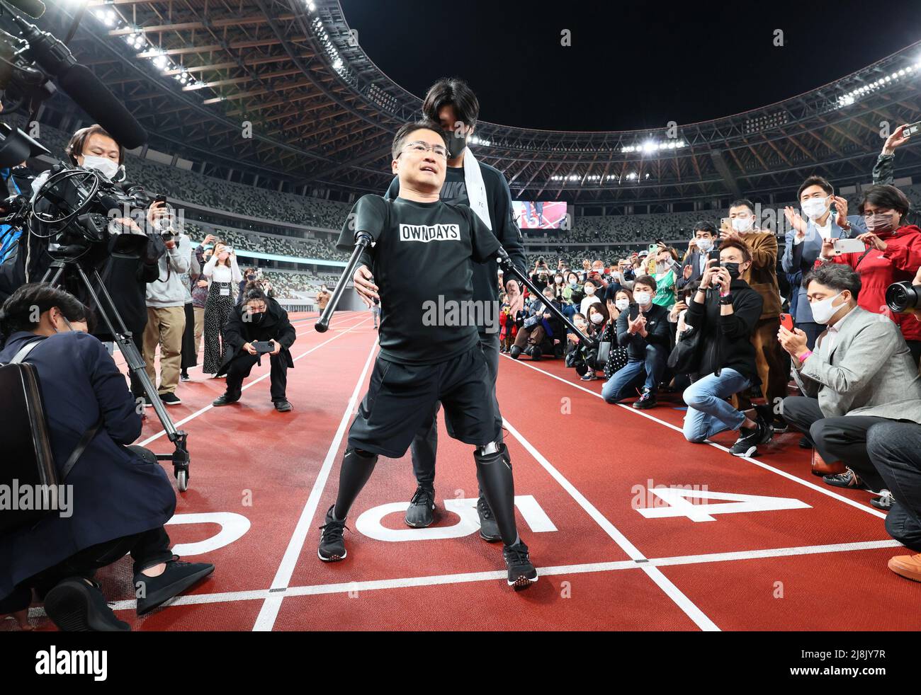 Tokyo, Japan. 16th May, 2022. Japanese sports writer born without arms ...