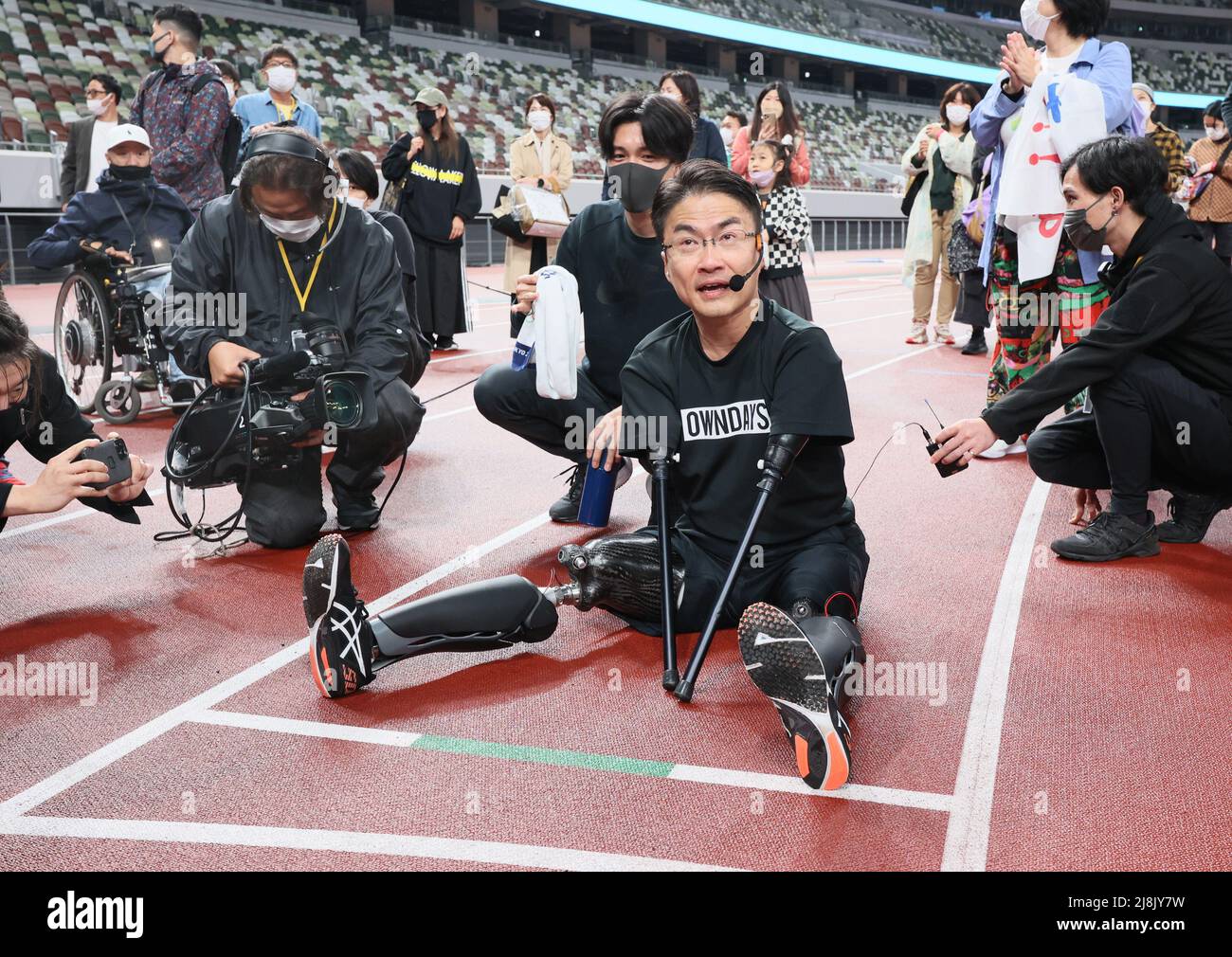 Tokyo, Japan. 16th May, 2022. Japanese sports writer born without arms ...