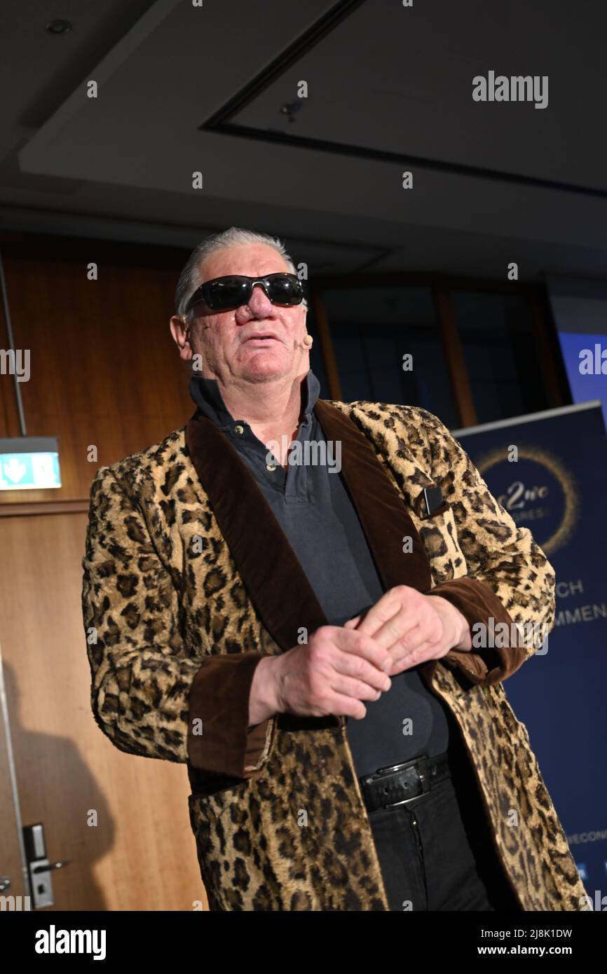 Claude-Oliver Rudolph beim me2we CONGRESS am im Radisson BLU Hotel ...