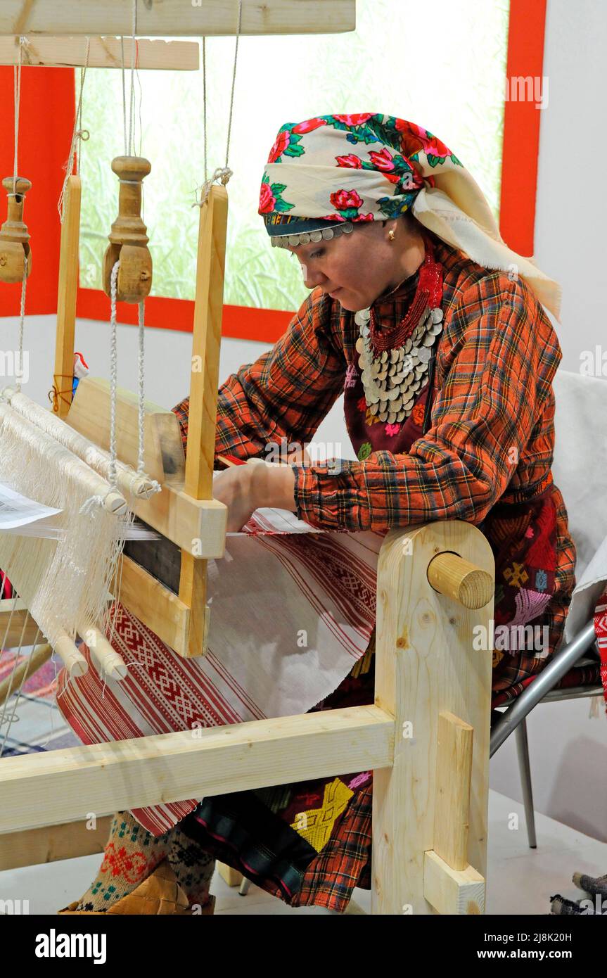 Female weaver hi-res stock photography and images - Alamy