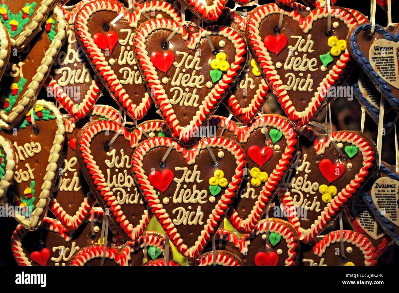 gingerbread hearts at a stand on a christmas market, Germany Stock ...