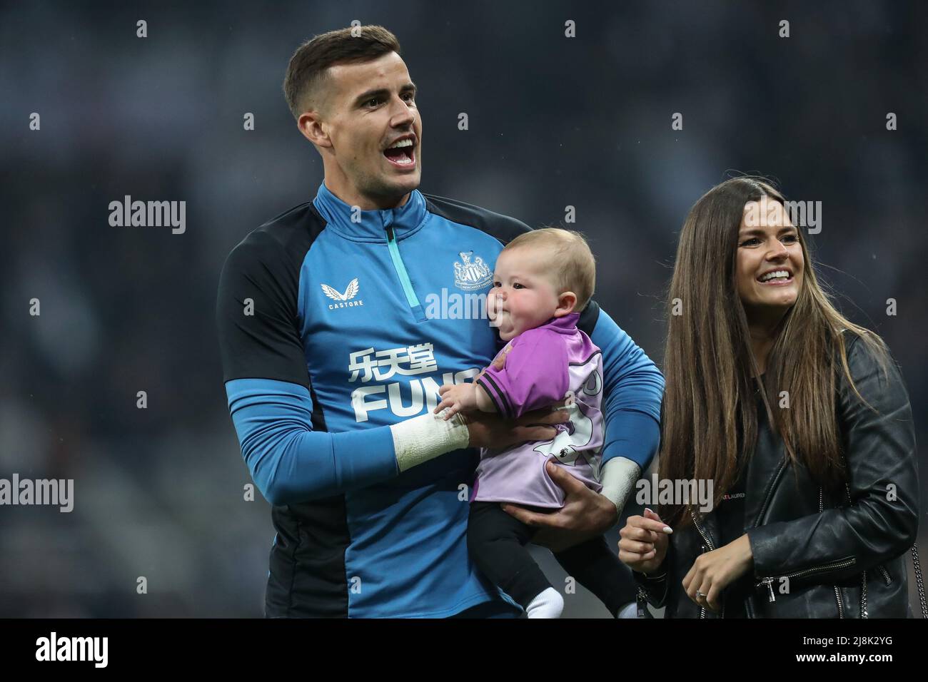 Karl Darlow #26 of Newcastle United does a lap of honour with his ...