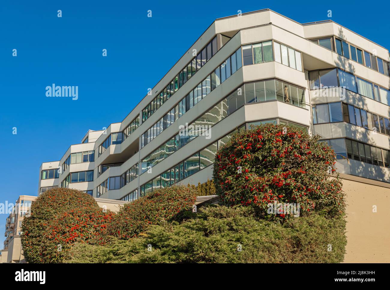 Condo building exterior hi-res stock photography and images - Alamy