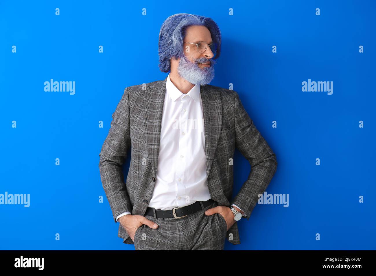 Senior blue hair tint hi-res stock photography and images - Alamy