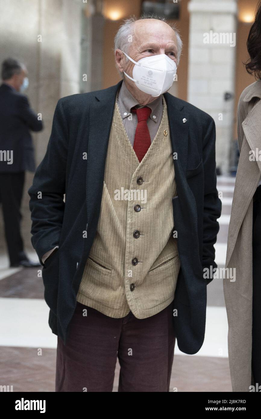 The plastic artist Antonio Lopez presents an exhibition in Antonio ...