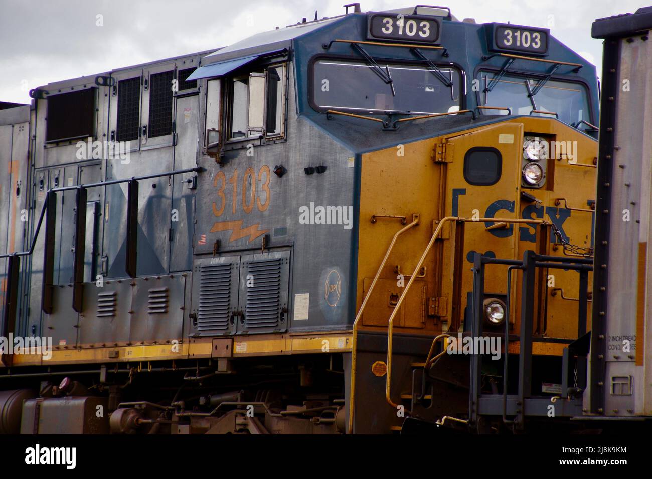 CSX ET44AH Trails Behind The Lead Locomotive Going Into The Hamlet Yard Stock Photo - Alamy