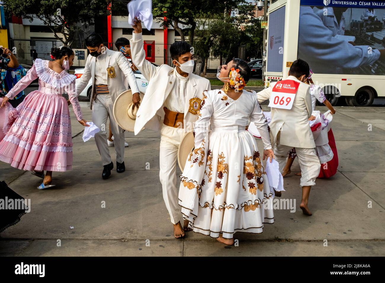 Young Peruvian Dancers Practise The Marinera Dance Before Taking Part ...