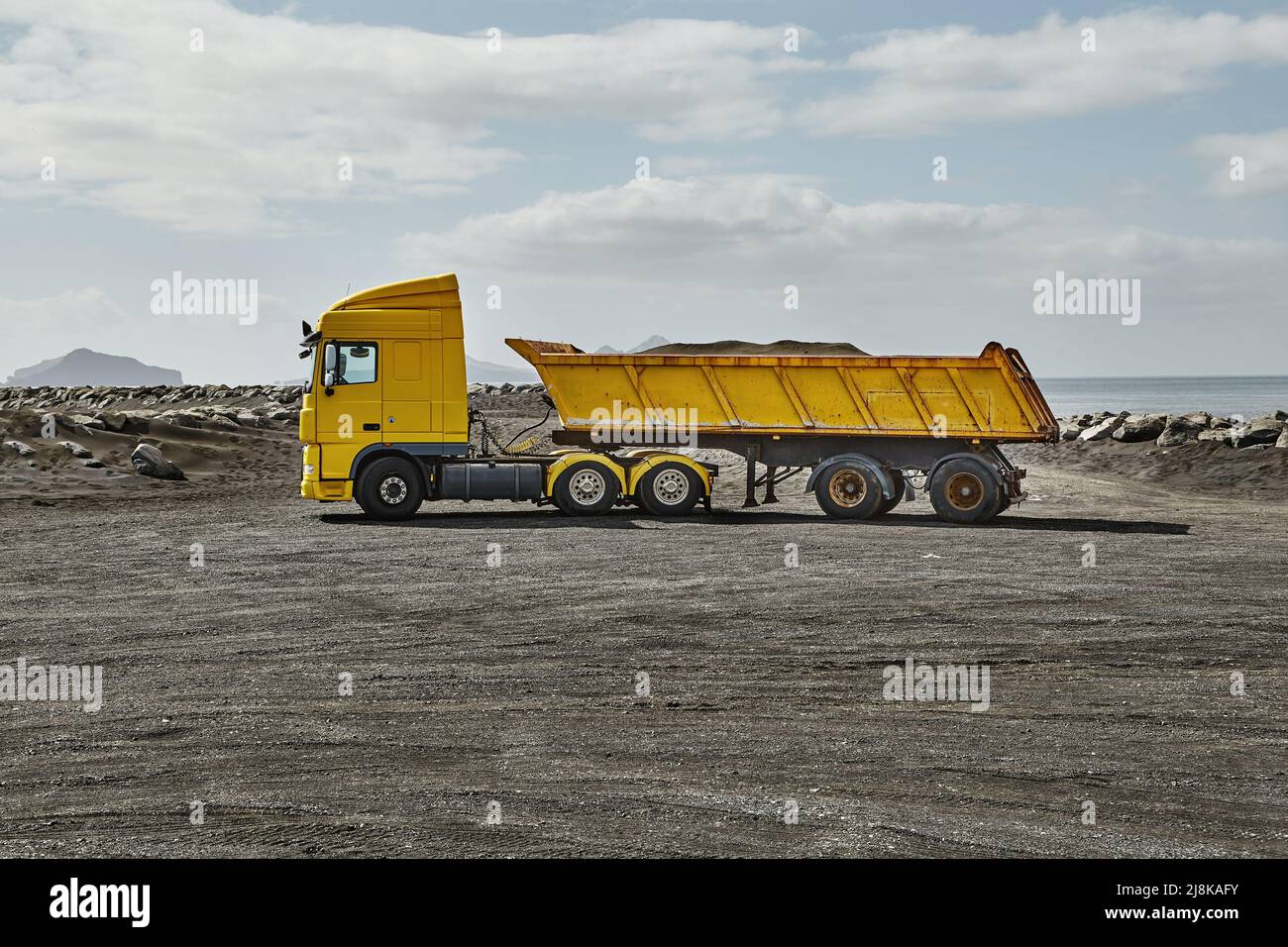 Yellow Dump Truck Stock Photo - Alamy