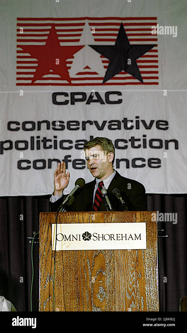 WASHINGTON, DC - FEBRUARY 19, 1992 Lt. Colonel Oliver North addresses ...