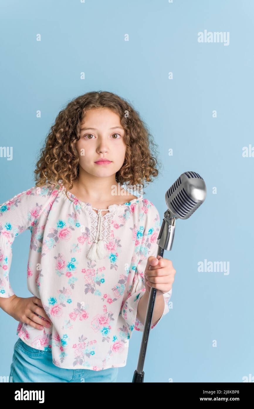 Old school microphone hi-res stock photography and images - Alamy