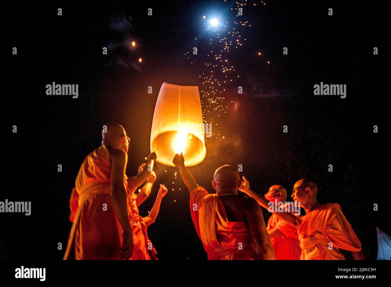 Magelang, Indonesia. 16th May, 2022. Buddhist monks fly lanterns during a ceremony to celebrate ...