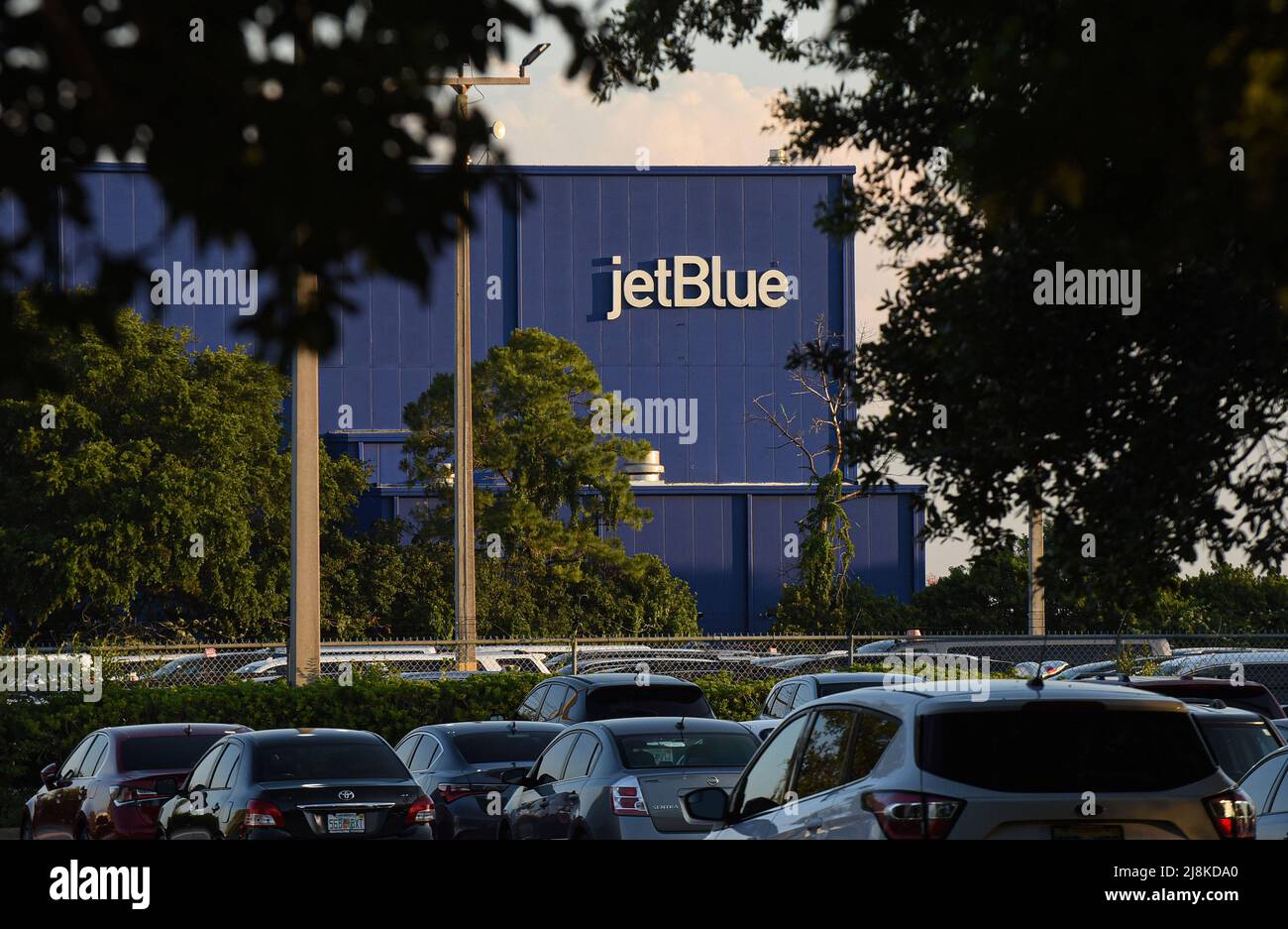 Airlines logos usa hi-res stock photography and images - Alamy