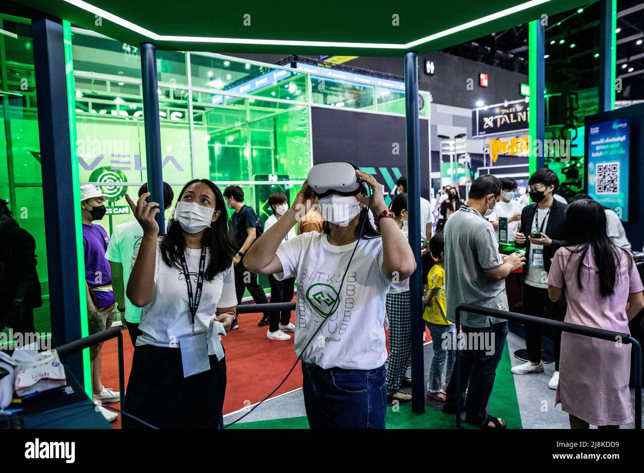 Bangkok, Thailand. 15th May, 2022. A woman experiences virtual reality ...