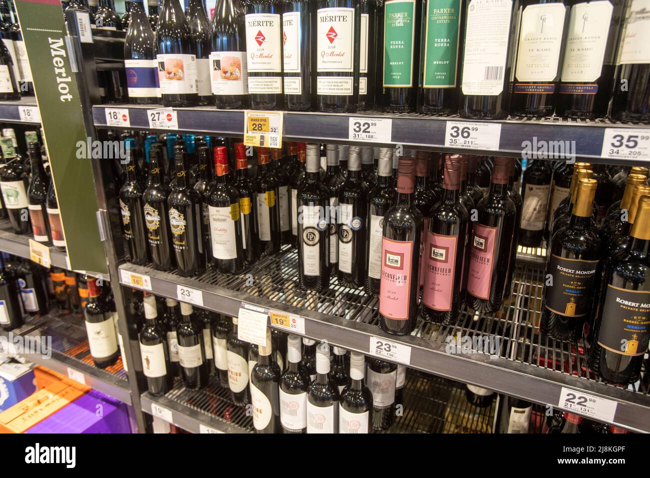 Dan murphys off licence hi-res stock photography and images - Alamy