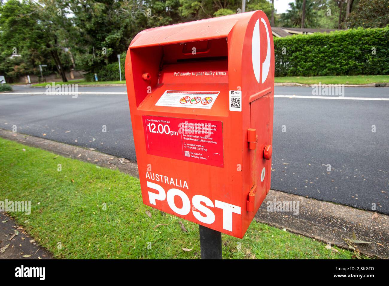 Australian post red post box hi-res stock photography and images - Alamy