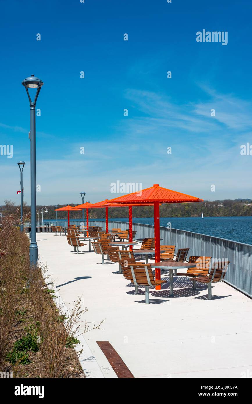 Hamilton Waterfront – PIER 8 Stock Photo - Alamy