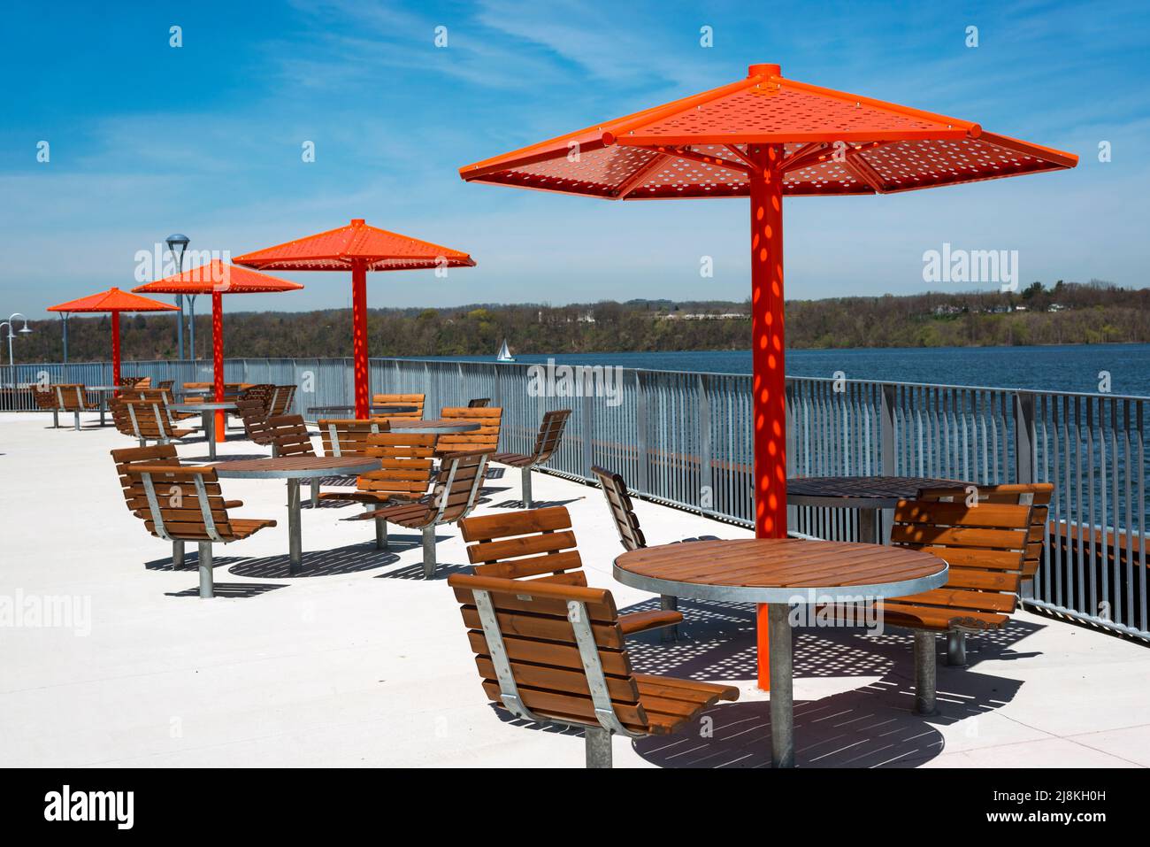 Hamilton Waterfront – PIER 8 Stock Photo - Alamy