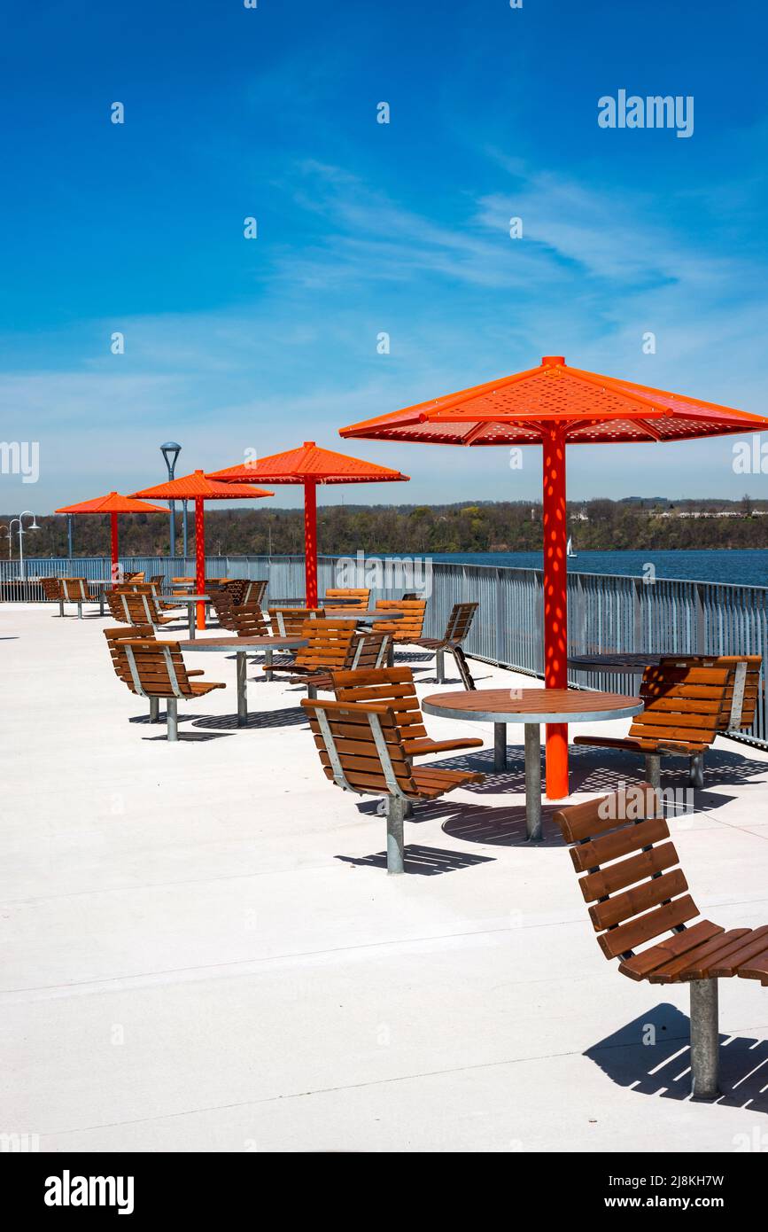 Hamilton Waterfront – PIER 8 Stock Photo - Alamy