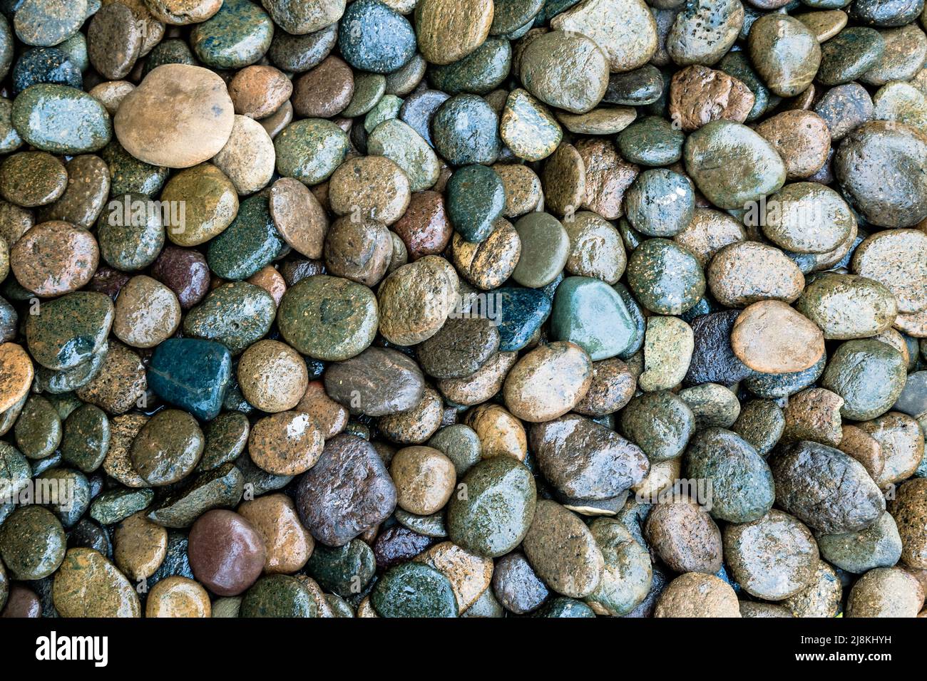 Wet rock river texture background Stock Photo - Alamy