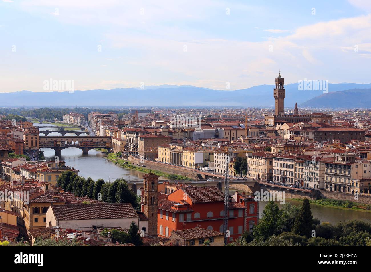 Fiorentine River called FIUME ARNO ad cityscape of Florence in Italy in ...