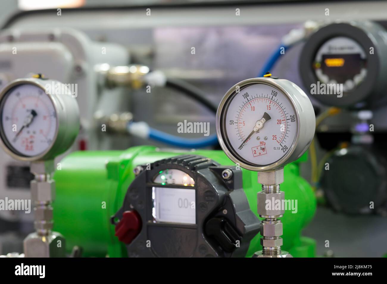 Hydraulic pressure measurement hi-res stock photography and images - Alamy