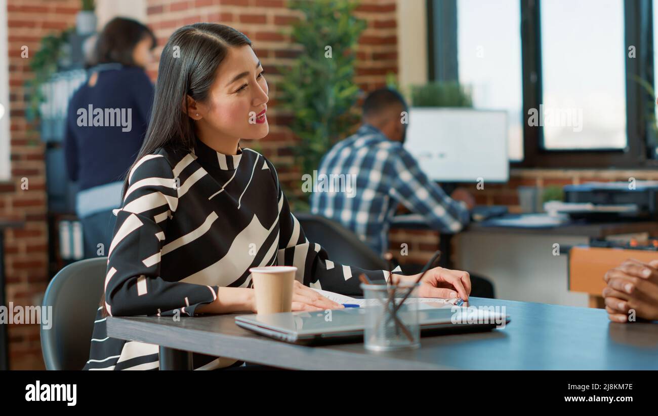 Asian american job seeker hi-res stock photography and images - Alamy