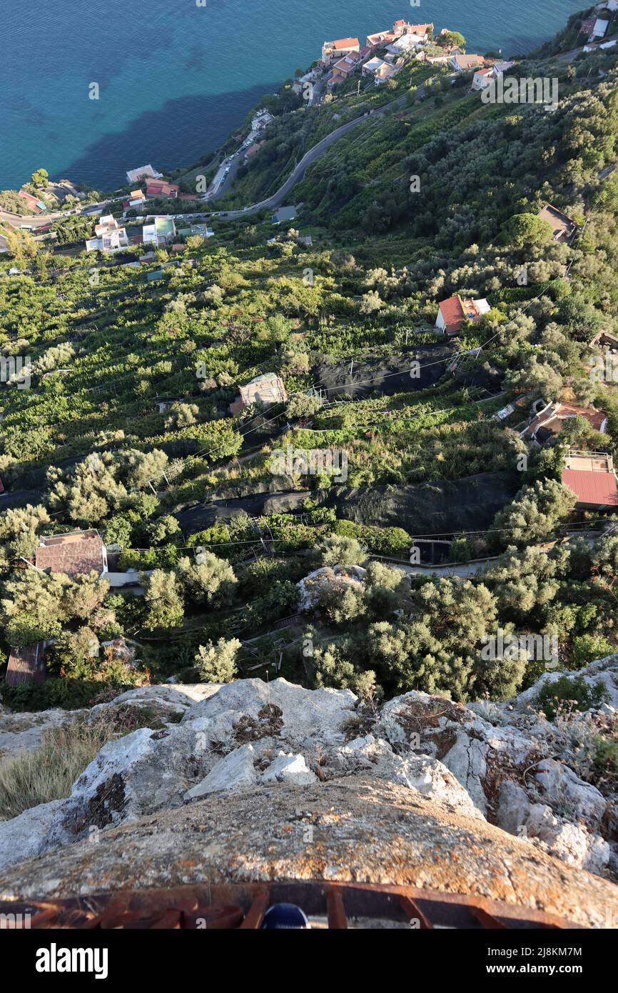 Ravello - Scorcio panoramico dalla Terrazza dell'Infinito di Villa ...