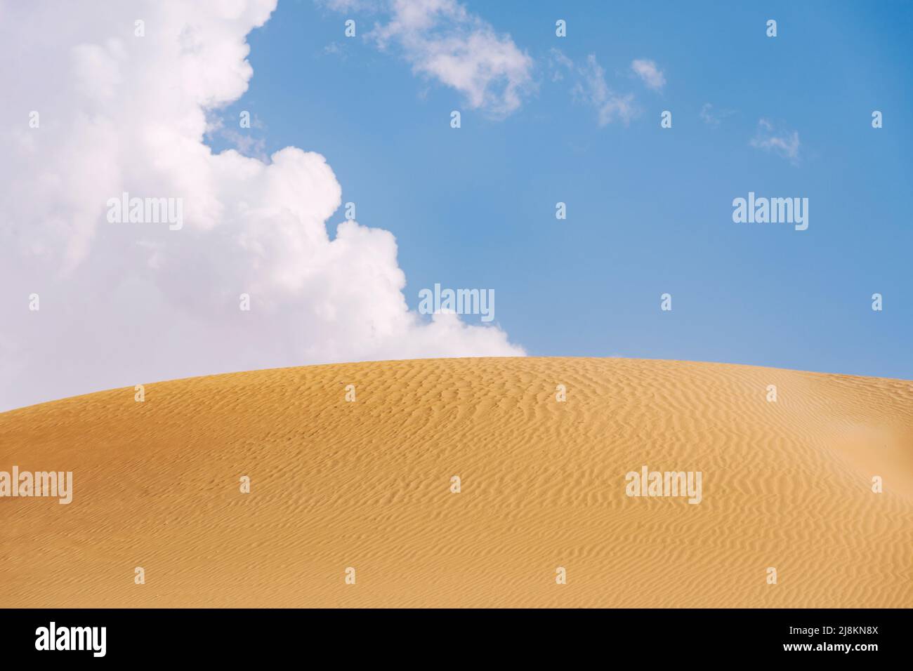 Sand in the desert Stock Photo - Alamy