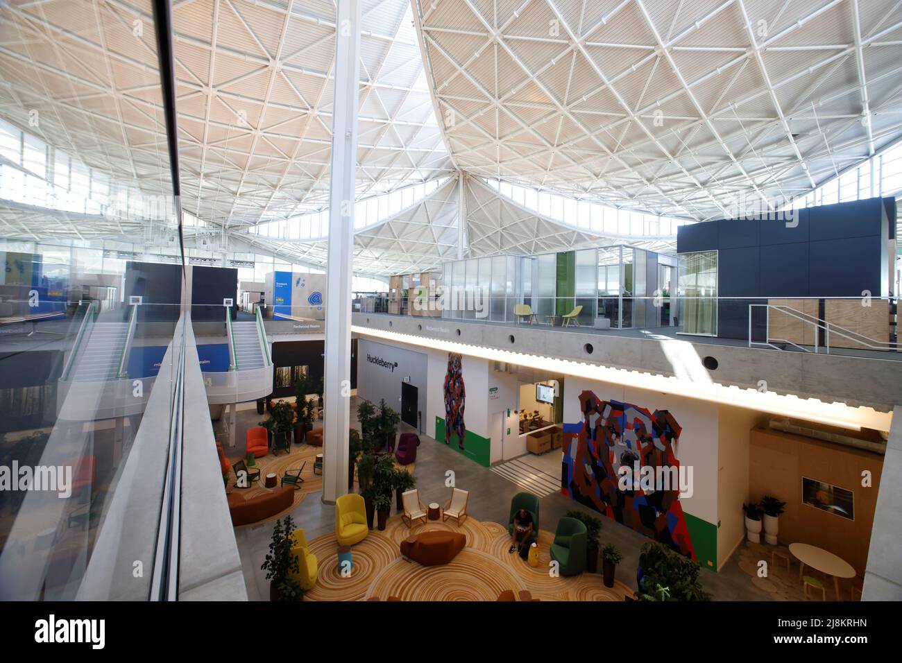 Google mountain view interior hi-res stock photography and images - Alamy