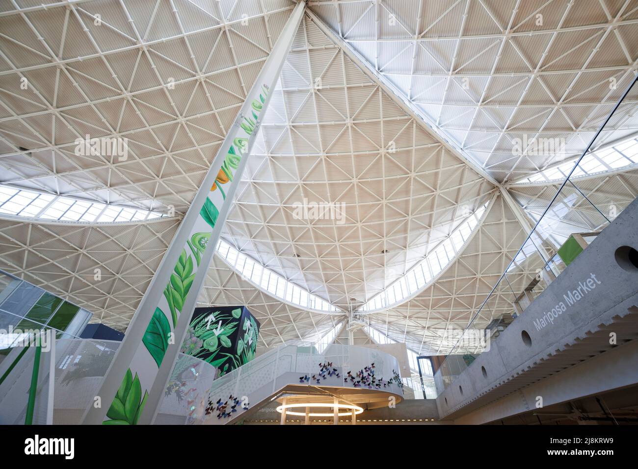 Google interior view 2022 hi-res stock photography and images - Alamy