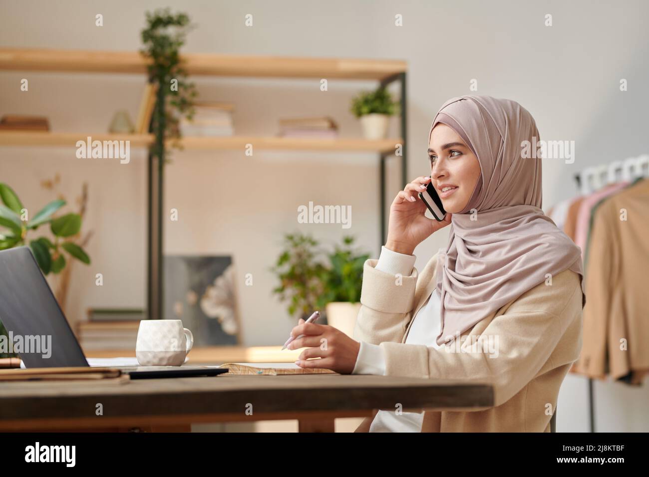 Modern muslim woman study hi-res stock photography and images - Alamy