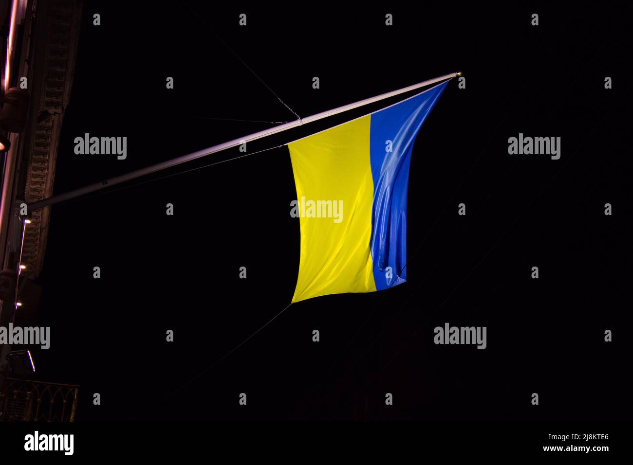Ukrainian flag buildings hi-res stock photography and images - Alamy