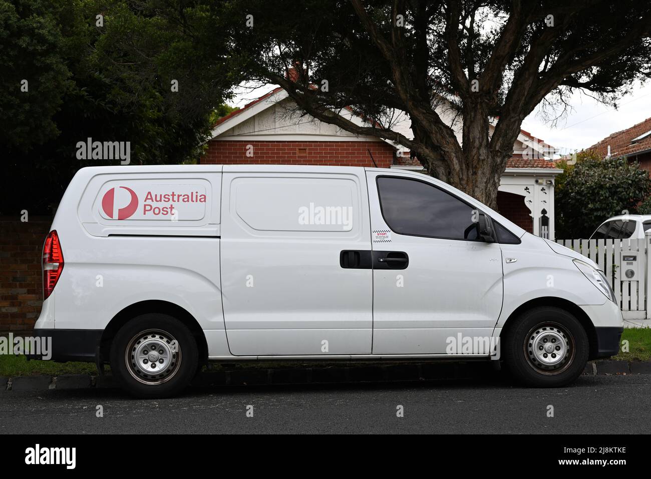 Hyundai logo hi-res stock photography and images - Alamy