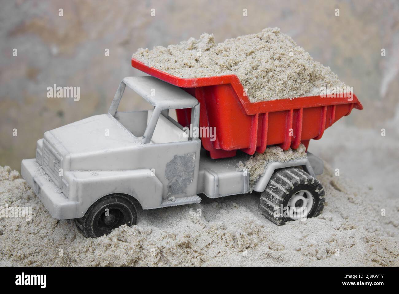 Children with sand machine Stock Photo - Alamy
